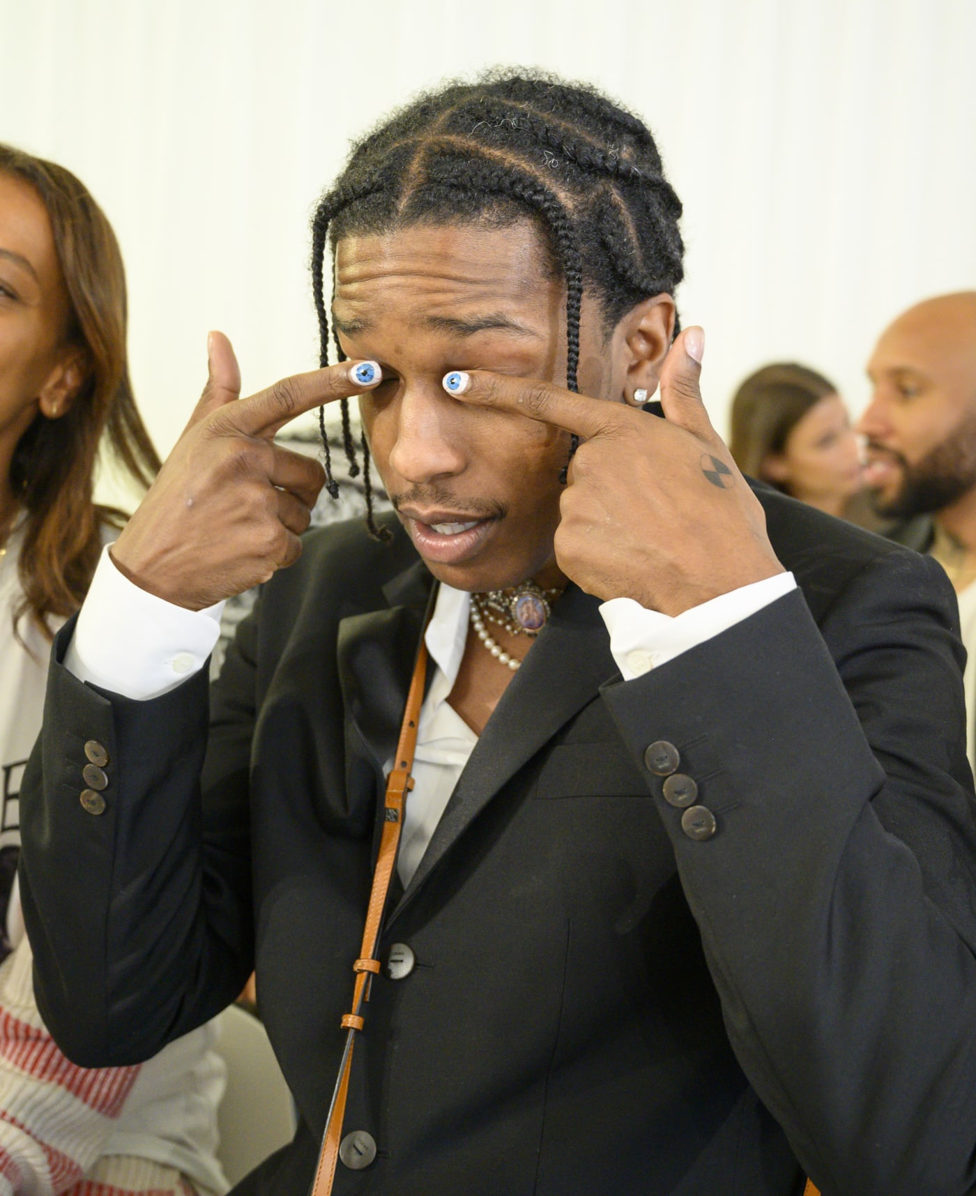 해연갤 - ㄱㄴㅈㄱㅁㅇ 립밤 얘기 나온김에 에이셉라키 네일아트 한것도 볼래?